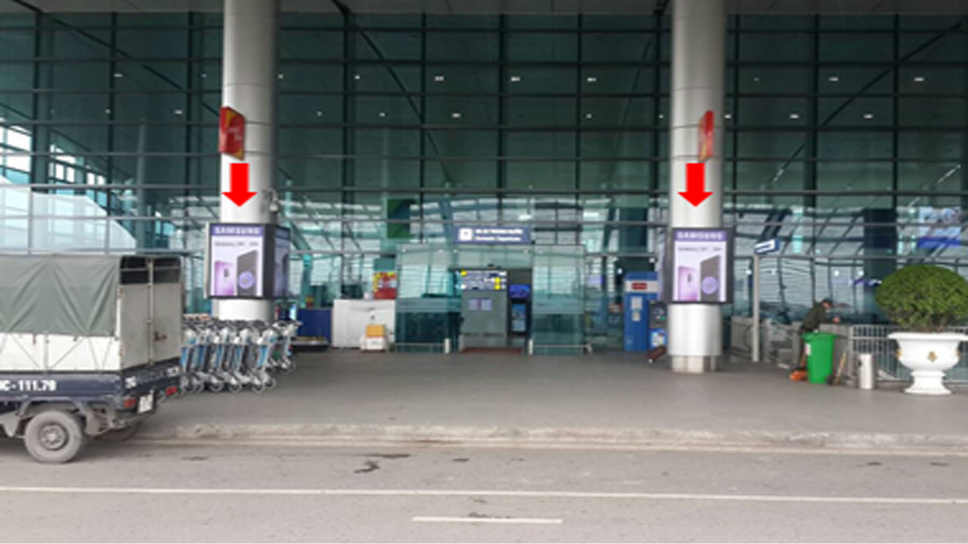 Hộp Đèn Ốp Cột 4 Mặt Tại IP49 Đến IP52 Sảnh Công Cộng Bên Ngoài Ga Đi ...