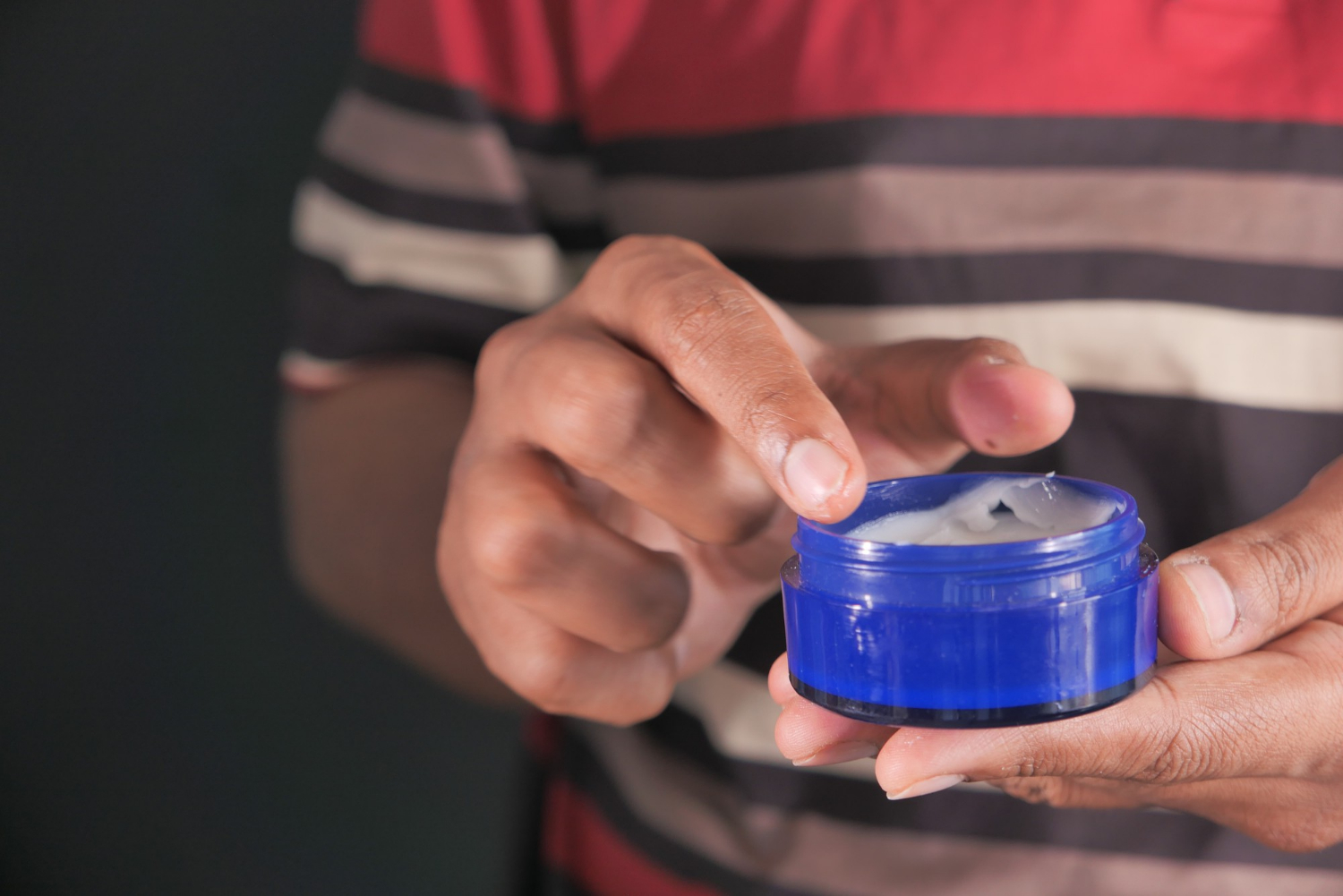 Hairstyling 101: Pomade vs Clay - Which is Better for Your Hair Type?