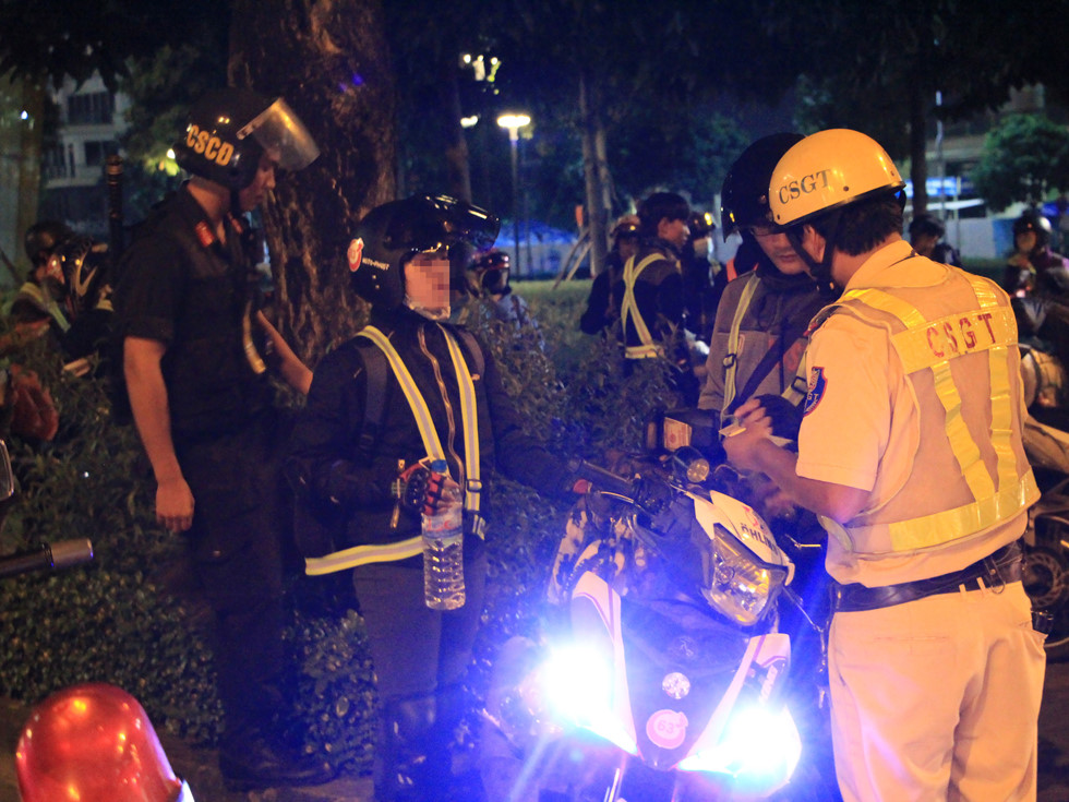 Dắt bộ xe qua chốt có bị phạt không theo quy định 2023?