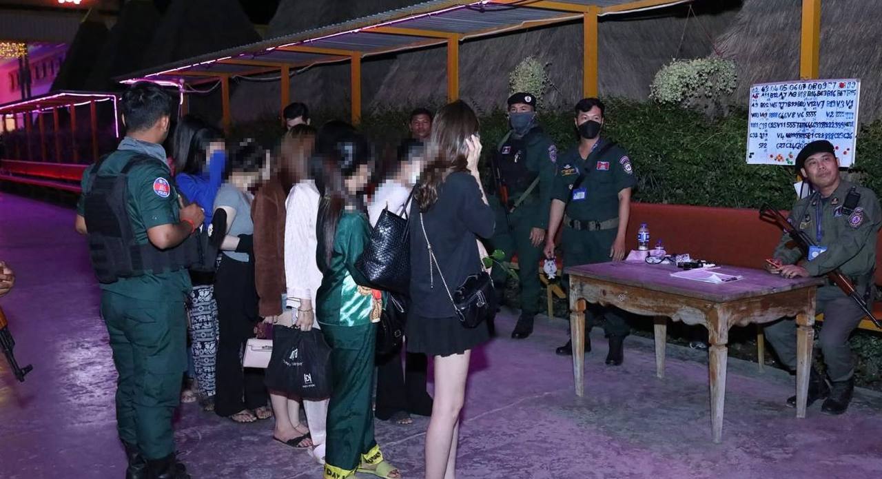 បង្ក្រាបខារ៉ាអូខេ ដាយមិនស្តារ លួចលាក់ធ្វើអាជីវកម្មផ្លូវភេទរកឃើញនារីអនីតិជន១៤នាក់ – HNA News