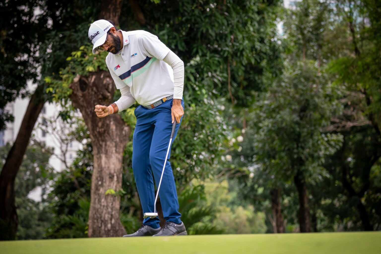 Karandeep Kochhar in action at the Philippine Golf Championship ...