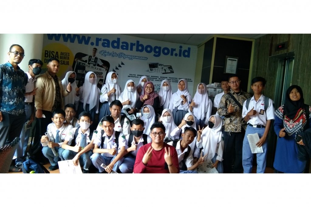 Berkunjung ke Radar Bogor, SMK PUI Dalami Literasi
