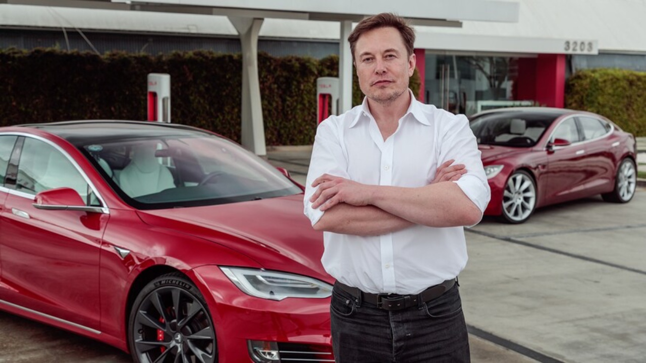 Elon Musk Dedahkan Yang Nama 'Tesla' Itu Dibeli
