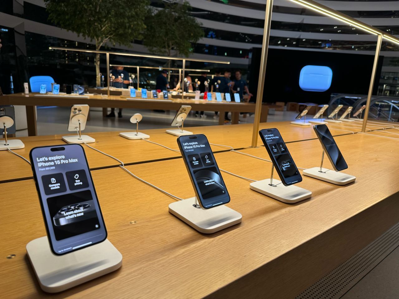 iPhone 15 Pro Max Jadi Telefon Pintar Terlaris Pada Suku Pertama 2024