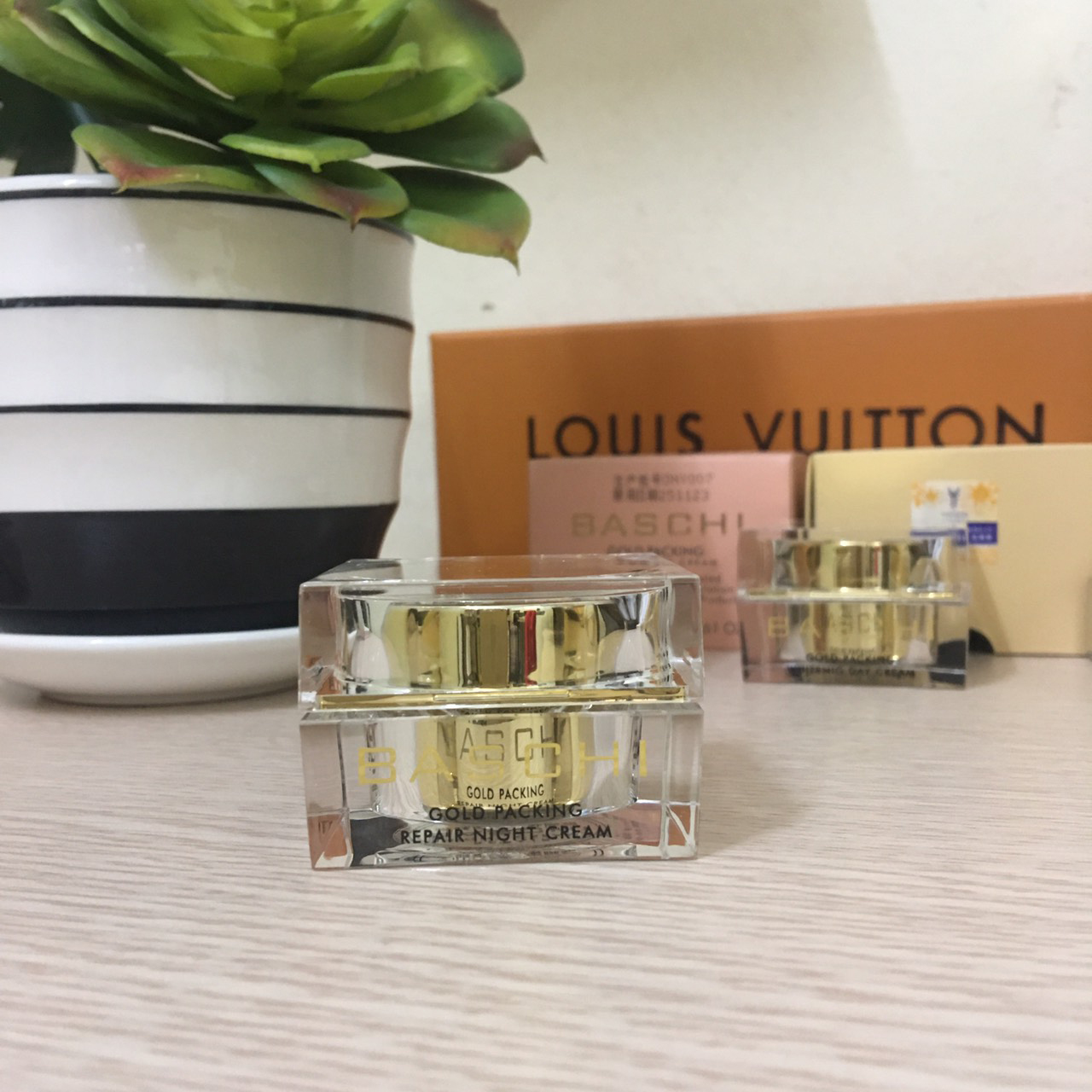 Kem Dưỡng Trắng Da Ngày Baschi Gold Packing 18ml - Mỹ Phẩm Hiệu